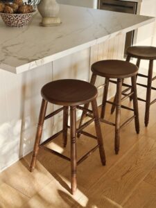 Creative Design Ideas for Kitchen Stools: From Contemporary to Rustic ...