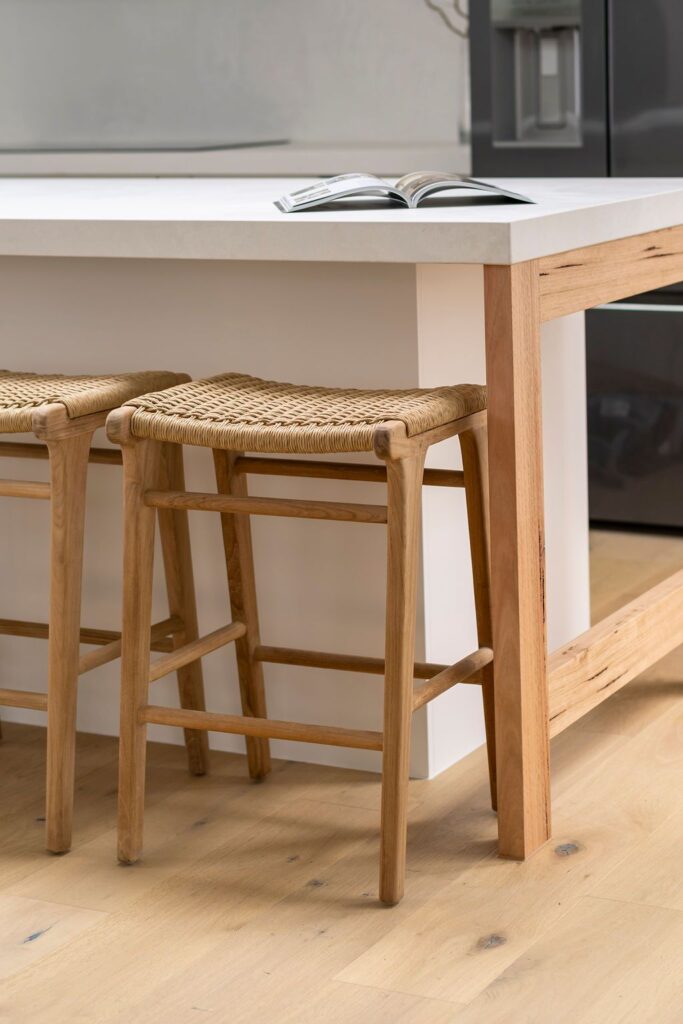 Creative Design Ideas for Kitchen Stools: From Contemporary to Rustic ...