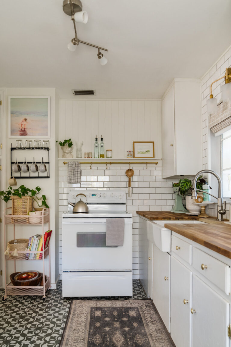 Maximizing Space: Creative Small Kitchen Design Solutions - LanZhome