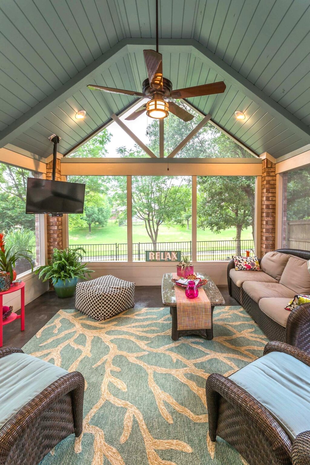 Transform Your Outdoors: Innovative Screened-In Porch Designs - LanZhome